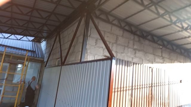 Откотные ворота с верхним расположением напровляющей балкой.