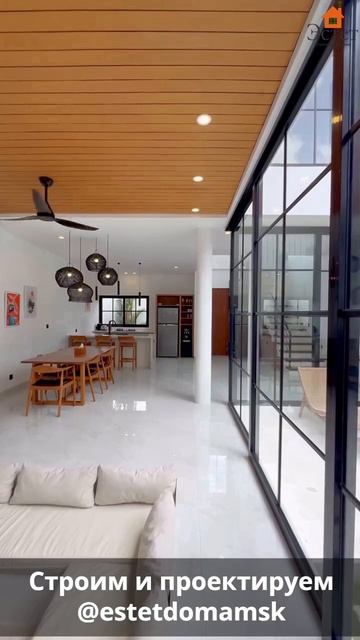 Роскошный дом с бассейном изнутри