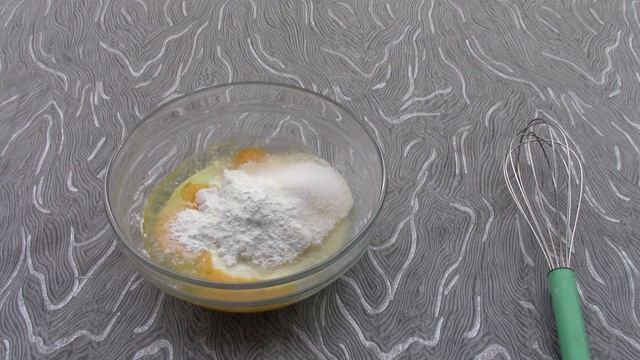 Пирог из песочного теста с ягодами