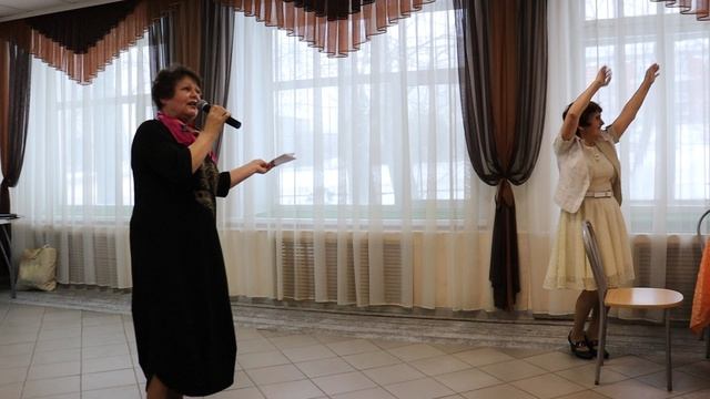 песня "Я шальная" поет Рогожникова Л.