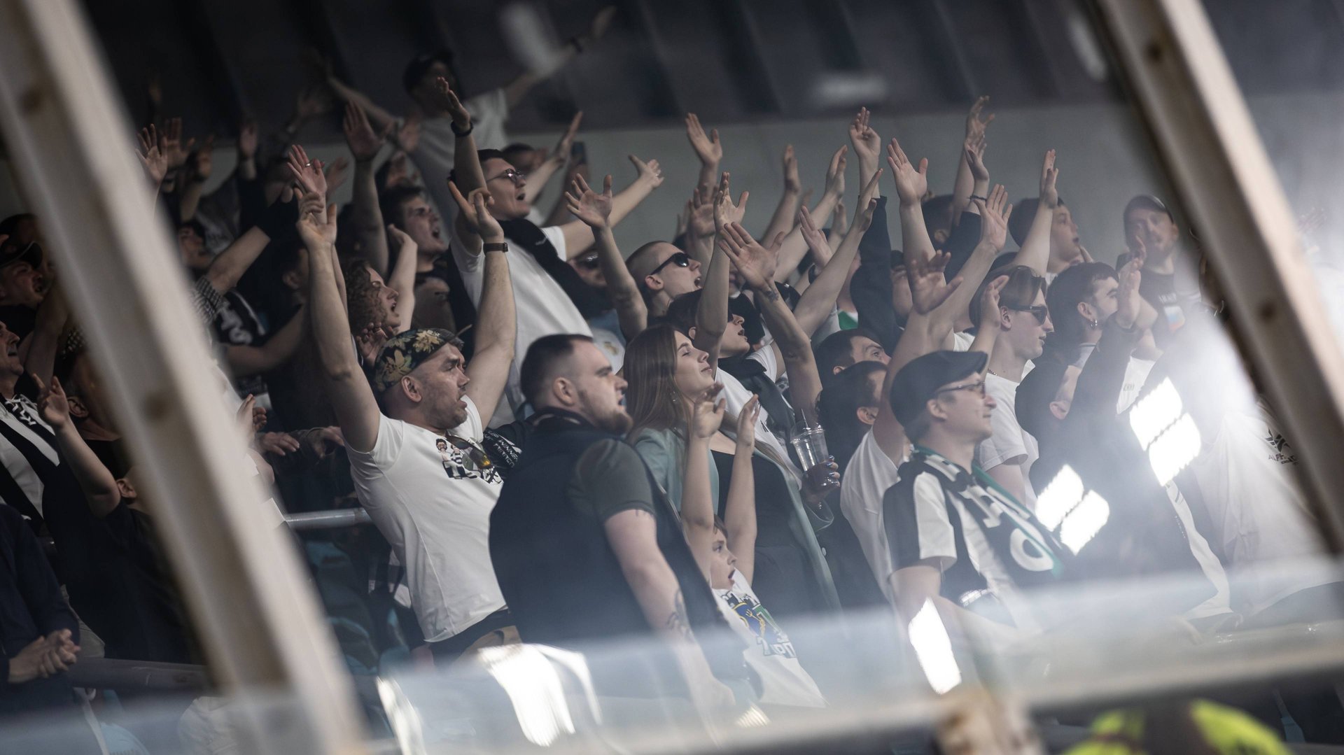 Болельщики футбольного клуба Торпедо. Фанатская трибуна