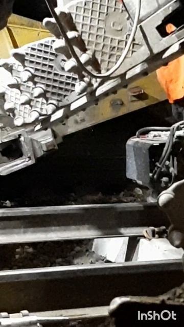 РЖД. Работа щебнеочистительной машины.Серия1.Часть2 .mp4