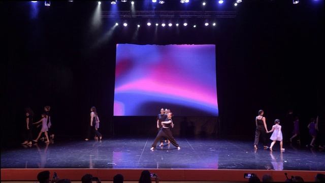 танец выпускников с детьми