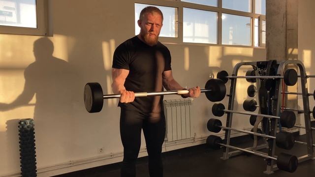 Подъем штанги на бицепс