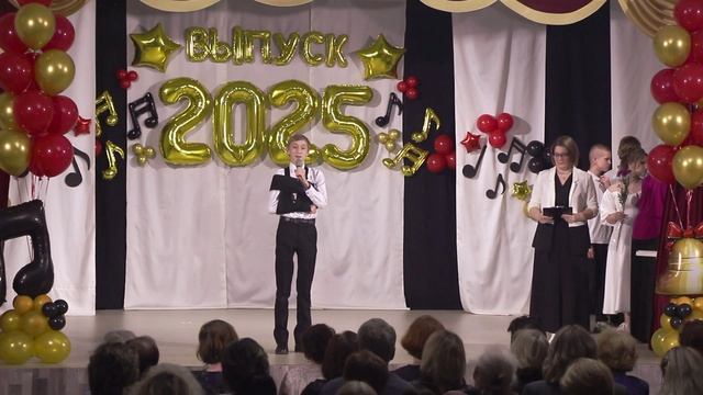 10 Костя Шуткин, выпускник народного струнного отделения