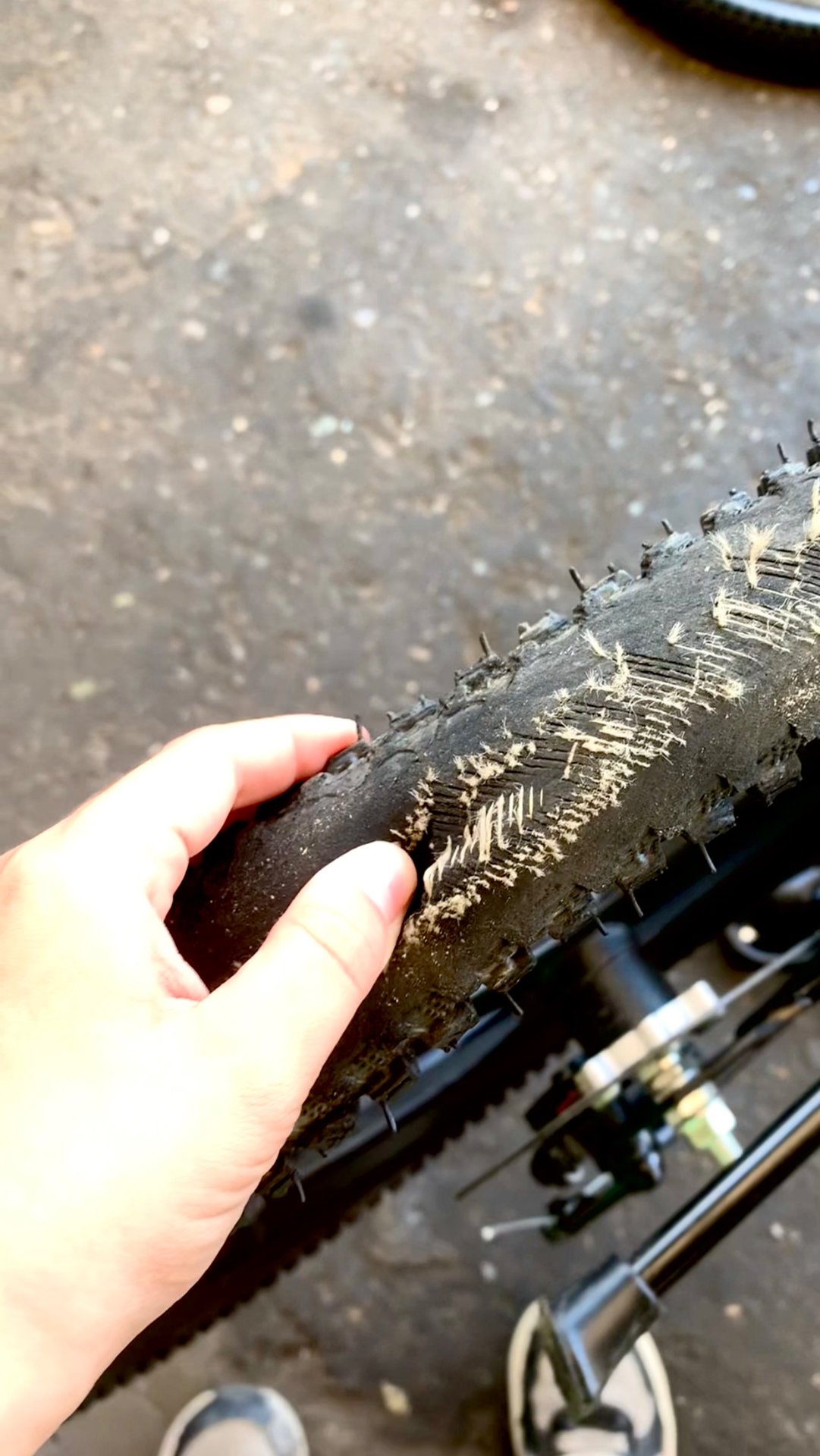 Дрифт на велике уничтожил покрышку в щи