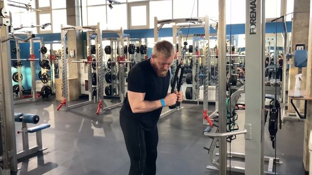 Разгибание в кроссовере на трицепс