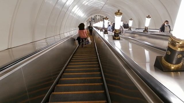 Новые эскалаторы на ст. м. Смоленская (АПЛ) после ремонта 31.08.2021