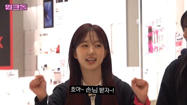 Ынче и Хэвон впаривают косметику на «Workdol»