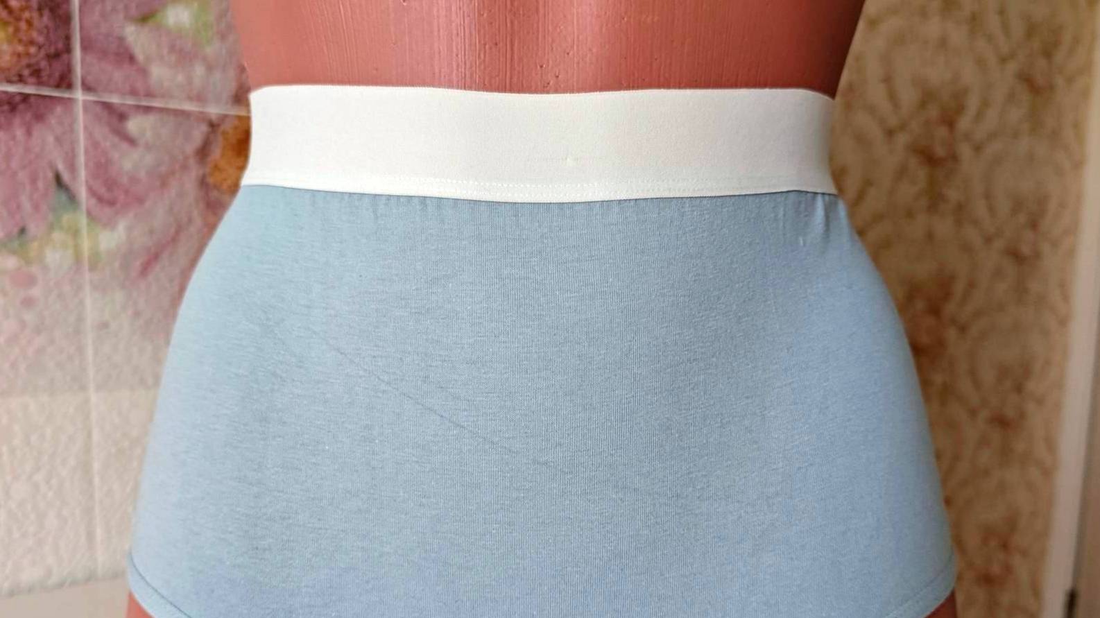 Набор женских трусиков больших размеров с белой широкой резинкой 2