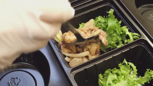 массовое производство ланч-боксов в Корее