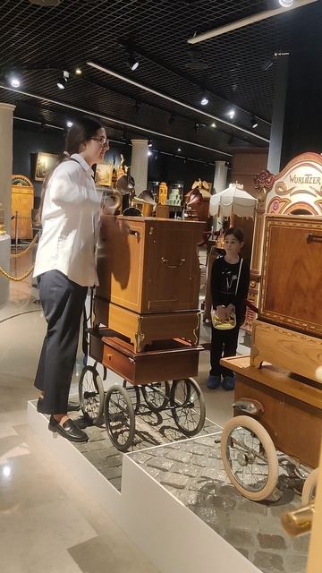 2025.05.21 Москва. Музей "Собрание". Передвижная шарманка