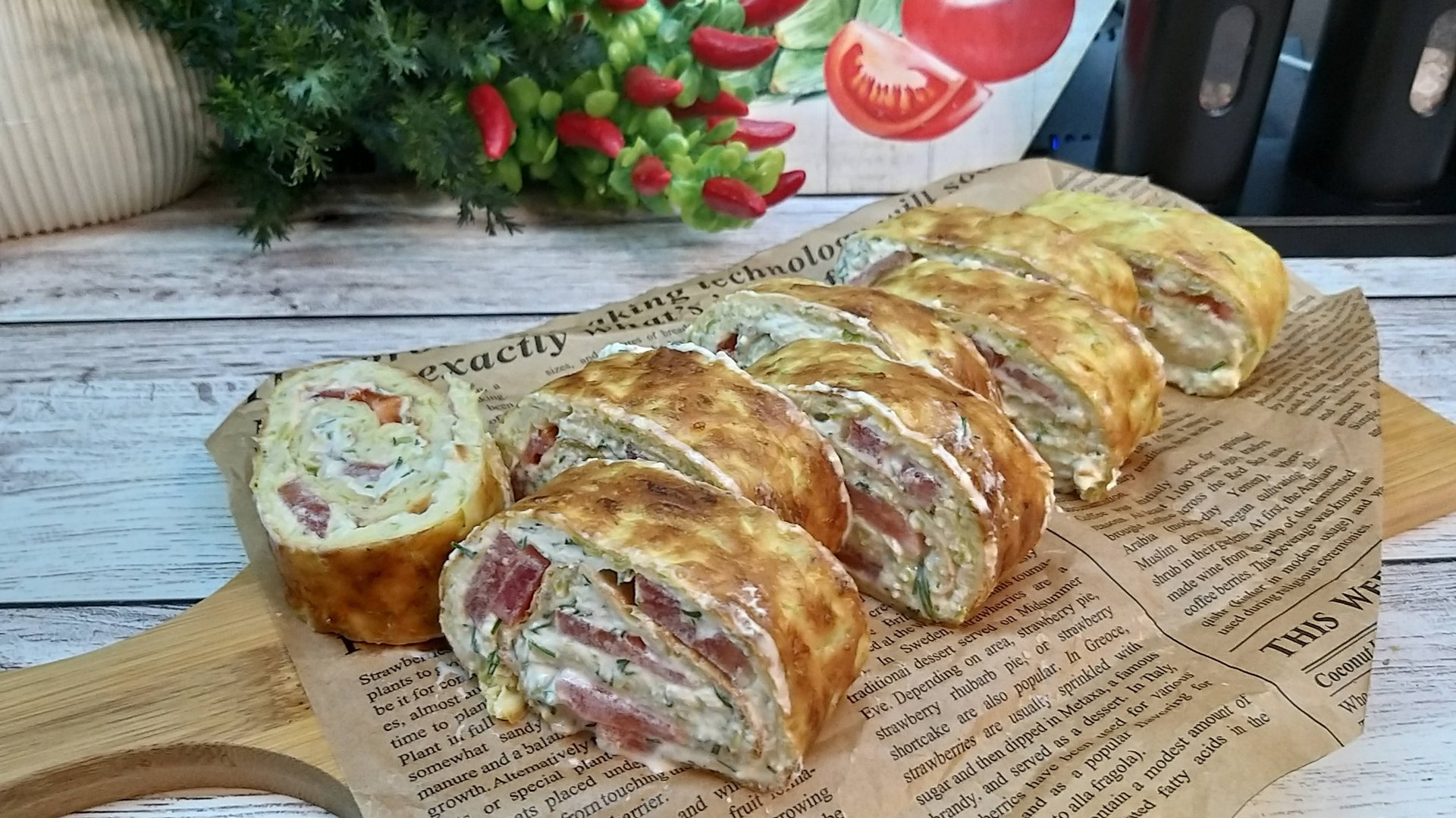 Кабачковый рулет с помидорами Меняю начинку и каждый раз получаю вкусное блюдо за недорого