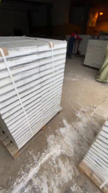 Погрузка фасадных плит "ПОЛИФАСАД". СПб.