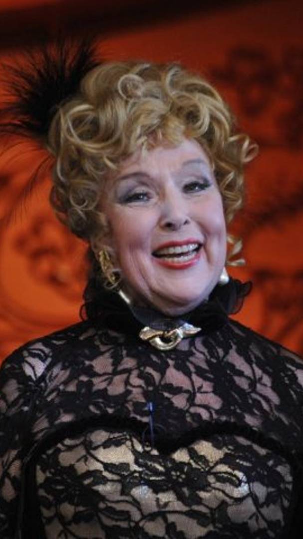 НАРОДНАЯ АРТИСТКА СССР (ВЕРА ВАСИЛЬЕВА) С ПЕСНЕЙ "НА КРЫЛЕЧКЕ ТВОЁМ".((уникальный голос актрисы).