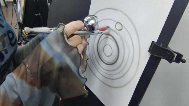 Упражнение "Круг": Эффективное упражнение для постановки руки для работы с аэрографом 🖌️✨