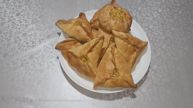 Ну как от них отказаться? Курники с картошкой и курицей