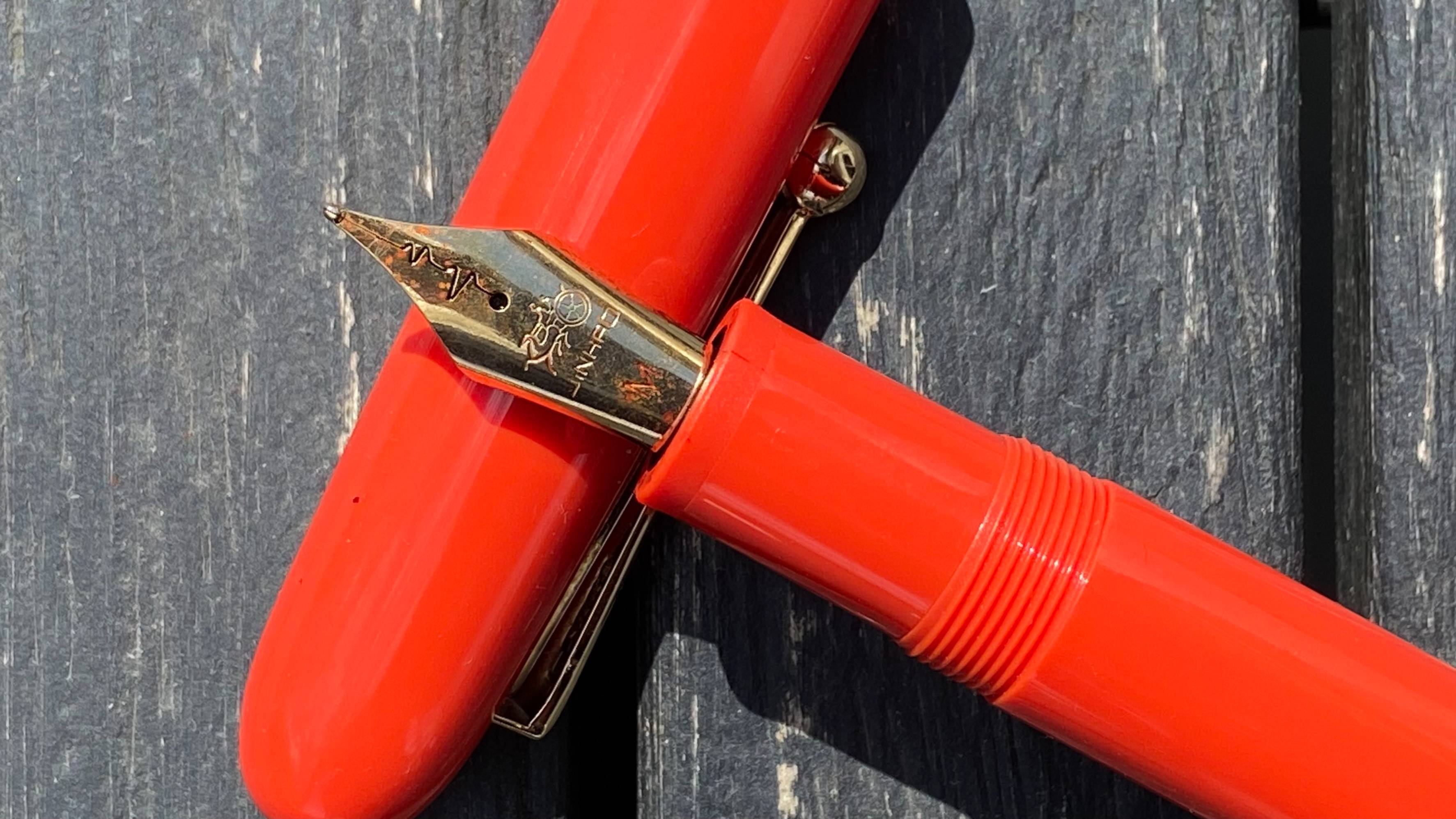 Перьевая ручка Jinhao 9016 с пером heartbeat: сравнение с обычным пером