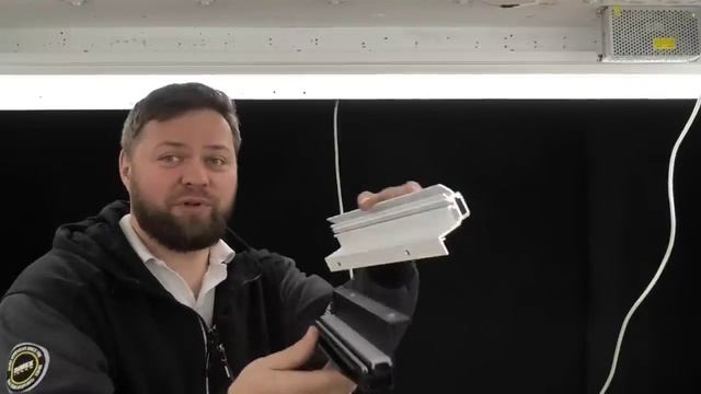 Светодиодная Мульти-лента «в команде»  с парящим профилем - в качестве основного освещения.