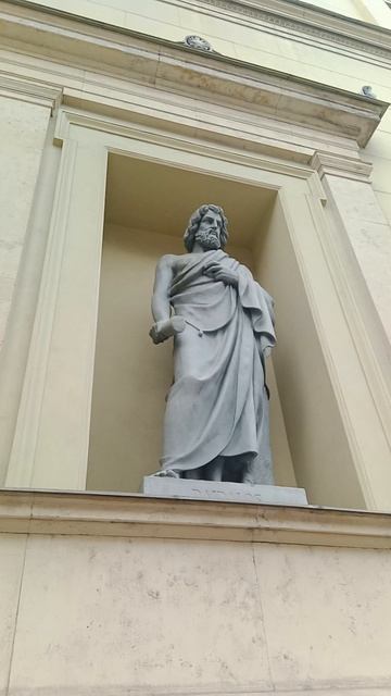 Атланты и граната