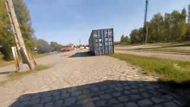 FPV Daily training #08 Freestyle on containers