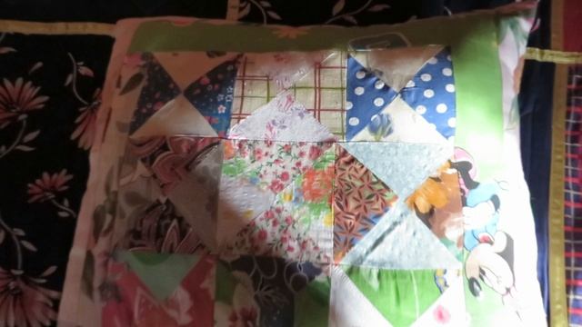 Подушка лоскутная графика.