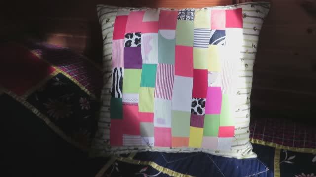 подушка в стиле печворг.