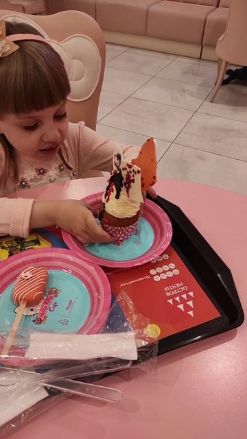 Кафе Москва Hello Kitty в Острове Мечты