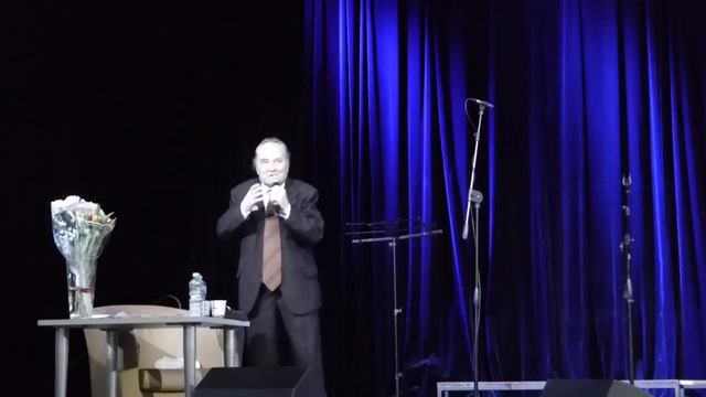 Василий Леонов "Зимний день вплетает в кроны иней..."