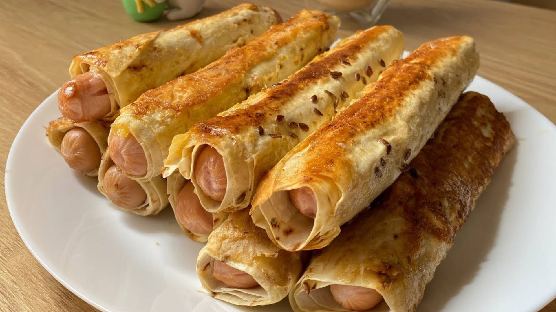 Сосиски с сыром в лаваше. Дети очень любят такой перекус! Готовлю часто!