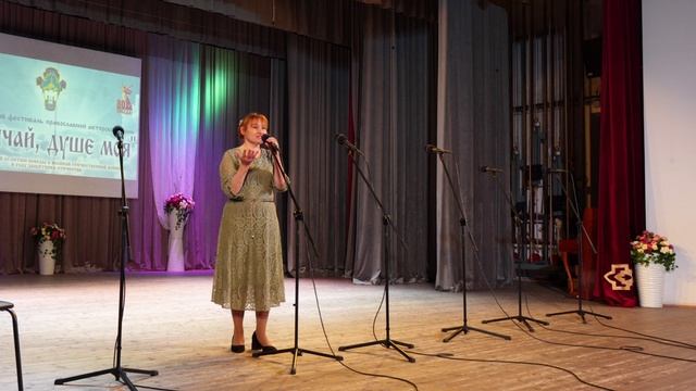 К распятому Христу стоим спиной. Медведева Оксана.