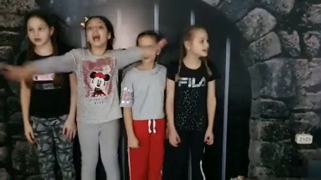Было круто  - и змеи, и крысы, и тараканы, а еще танцевать понравилось! Прийдем  всем классом!