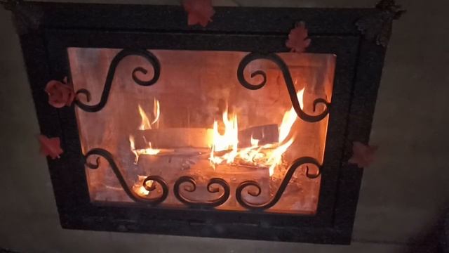 Камин и самодельная дверца (что делал зимой) заработал.