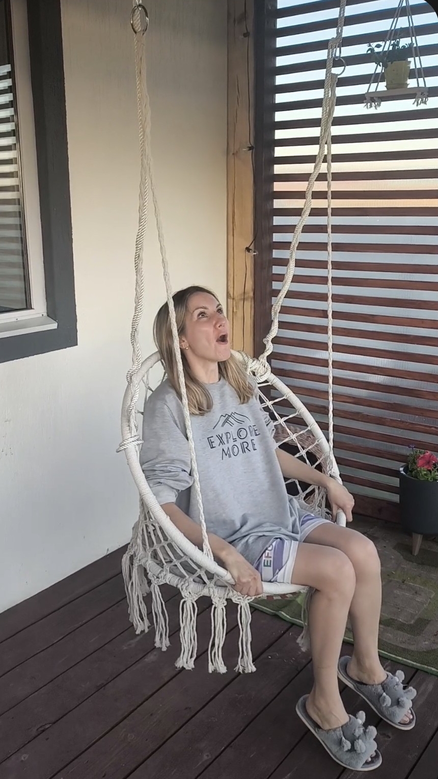 Подвесные качели на террасе. Быстрый способ установки 😁👌🏼