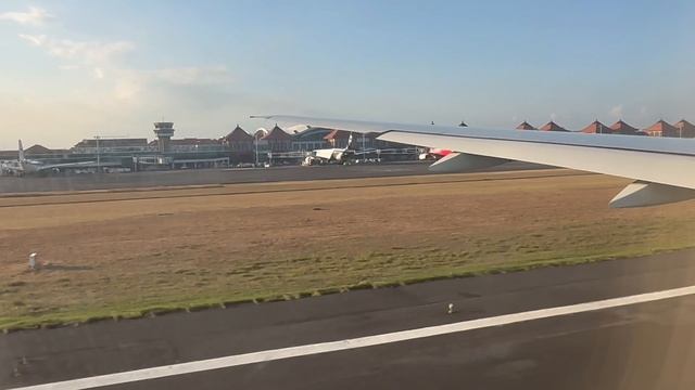 Вечерний взлет с острова Бали на борту Cathay Pacific, CPA784, DPS-HKG, B-HNK (Boeing B777-300)