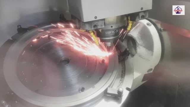 Пятиосевой фрезерный станок