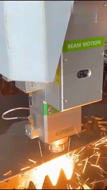 Быстрая и точная резка углеродистой стали толщиной 8мм с легкостью дается нашим металлорезам LiMark