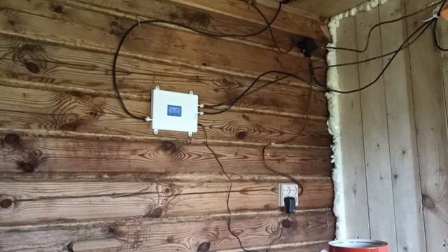 Установили репитер для звонков и интернета в деревне. теперь есть связь!!!!