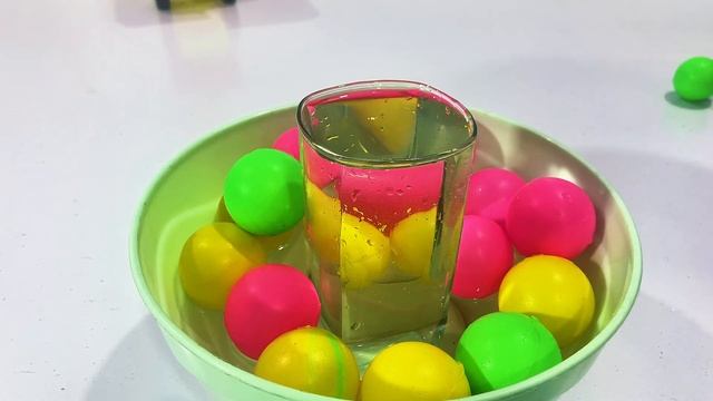 Шарики - Цветные шарики в воде