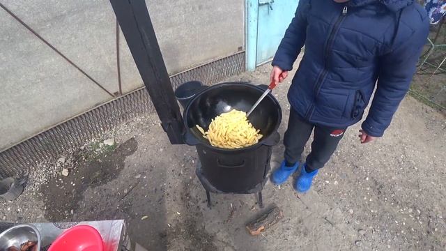 ПЛЕМЯННИК ГОТОВИТ В КАЗАНЕ.СВИНИНА С КАРТОШКОЙ И ГРИБАМИ.ENG SUB