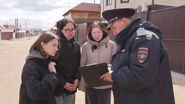 Софья Мунгалова, Яна Козлова и Алина Труднева из Республики Бурятия помогли полицейским найти убийцу