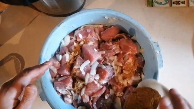 Паша жарит 001: шашлык!