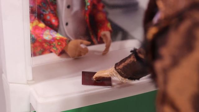 Нас замучила пожилая соседка - Сериал Мама Барби