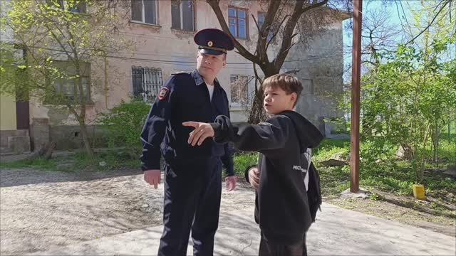 Данил Калеух и Роман Ломакин из Республики Крым помогли задержать подозреваемого в краже гаджета