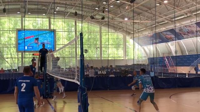 Дальневосточное дерби в волейболе: Камчатка против Сахалина. Матч только начался.