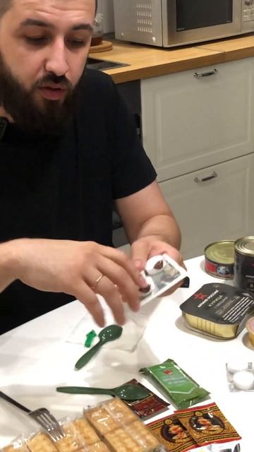 Обзор сухого пайка армейского стандартного и ВДВ , полный обзор на канале🫡 подпишись пожалуйста