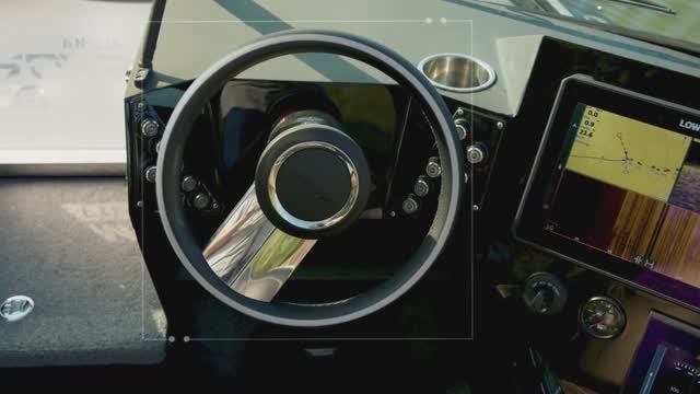 Преимущества лодок Aluma Storm.  Базовая комплектация Премиальный руль (Италия)