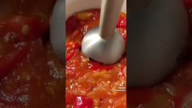 Пельмени в соусе на сковороде