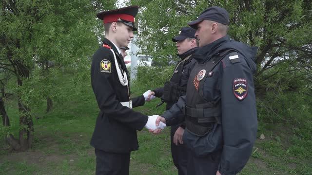 Вадим Скворцов и Михаил Ромахов из Москвы потушили служебный автомобиль