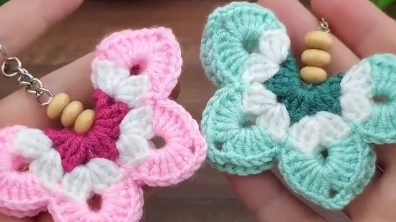 МК Бабочка крючком на основе цветочного мотива